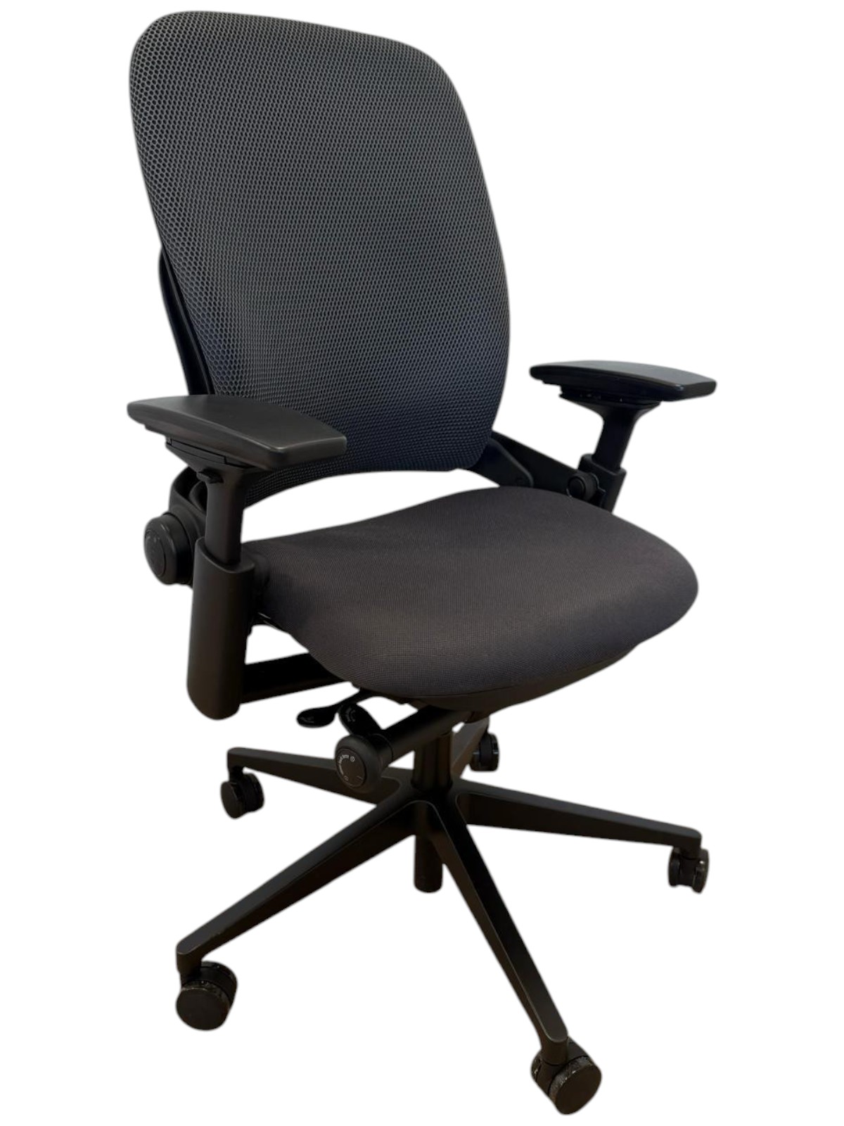 Steelcase Leap V2 Anthracite | Offeco