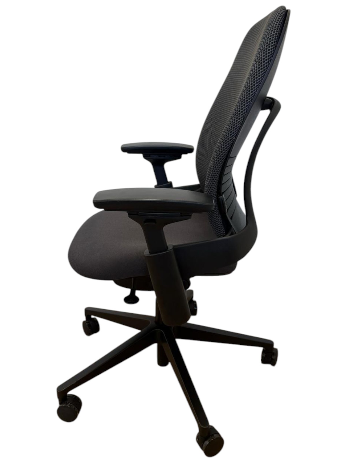 Steelcase Leap V2 Anthracite | Offeco