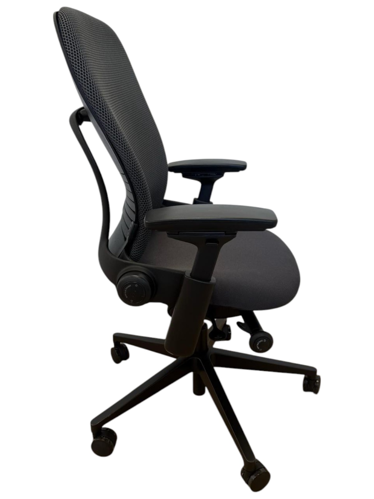 Steelcase Leap V2 Anthracite | Offeco